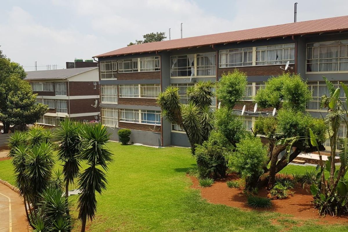 2 Bed Apartment For Sale in Rhodesfield | MyProperty Africa