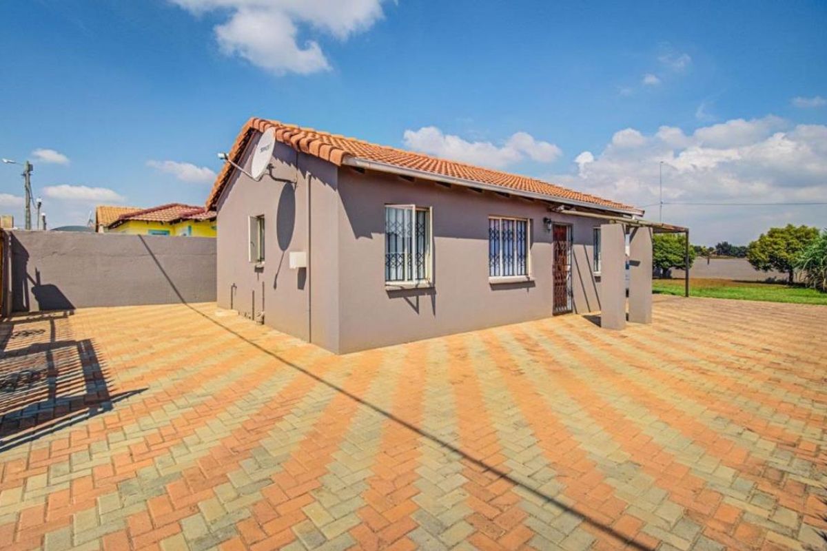 3 Bed House For Sale in Windmill Park | MyProperty Africa