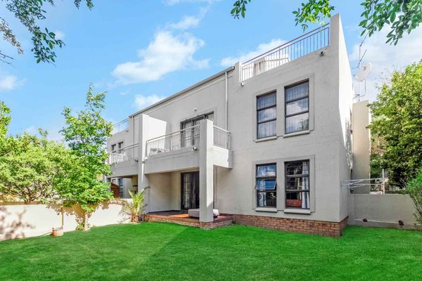 2 Bedroom Apartment in Paulshof For Sale R1,100,000 #2431842