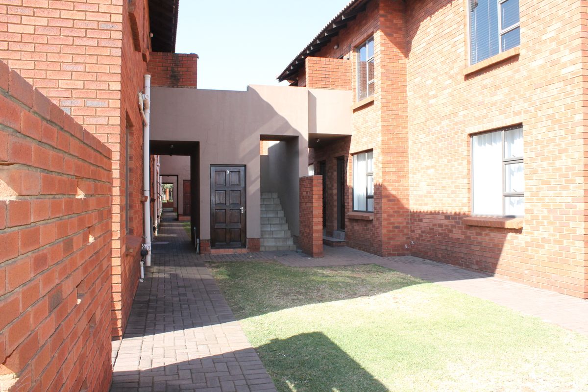 2 Bed Townhouse For Sale in Albertsdal | MyProperty Africa